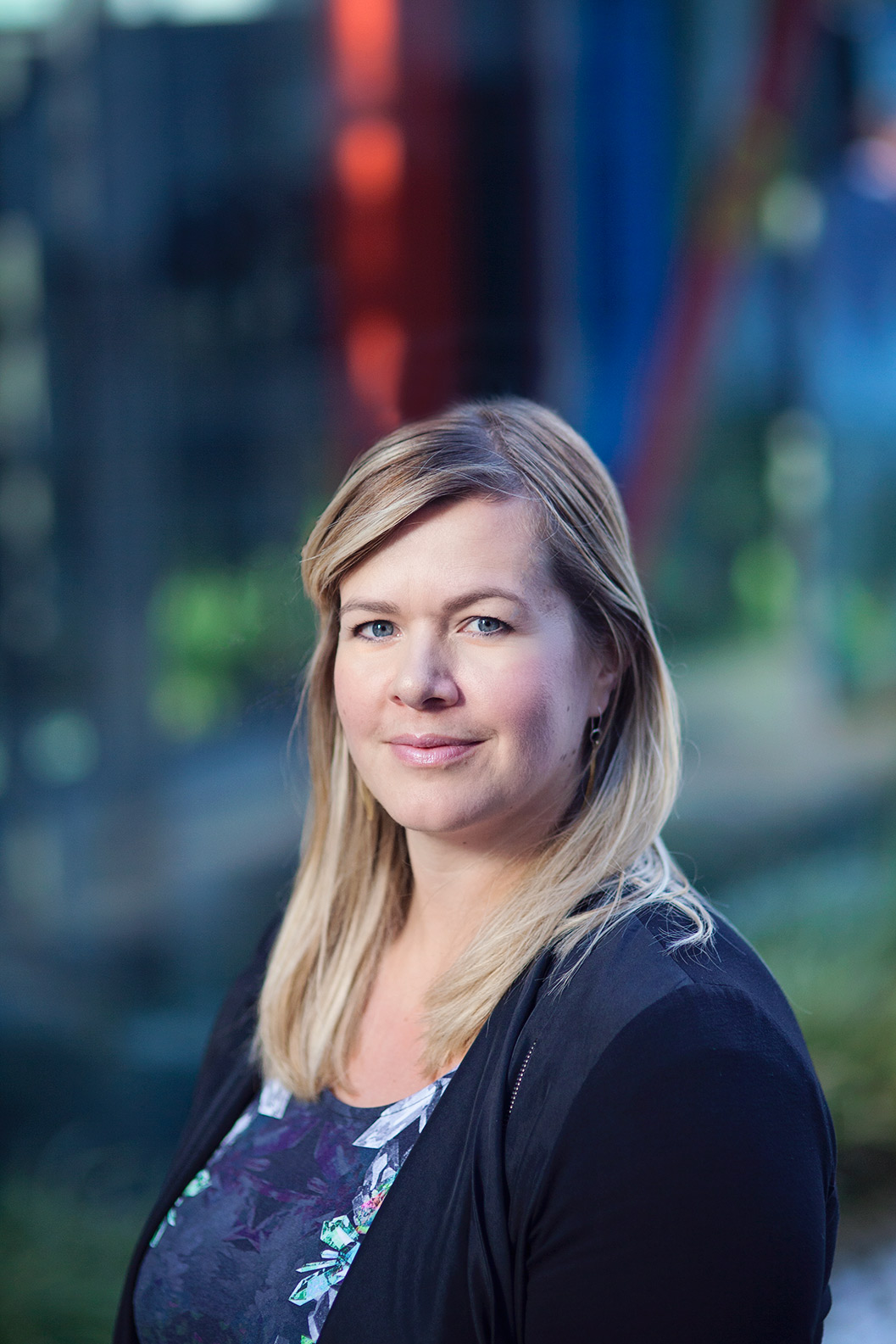 For business head shots that break the mould | Hey Tuesday